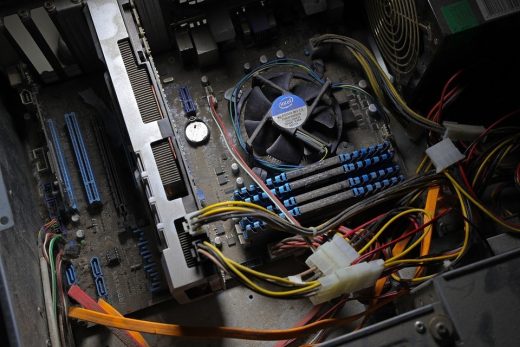 Can dust ruin the computer? – Seletronic